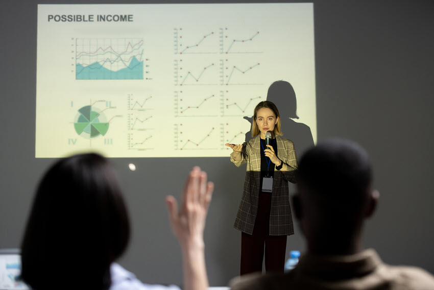 How to Make a Presentation More Humorous (With 7 Top Tips from Experts)