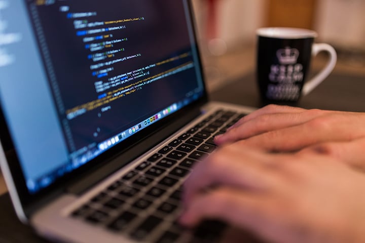 How to Weigh All the Pros and Cons of Outsourcing